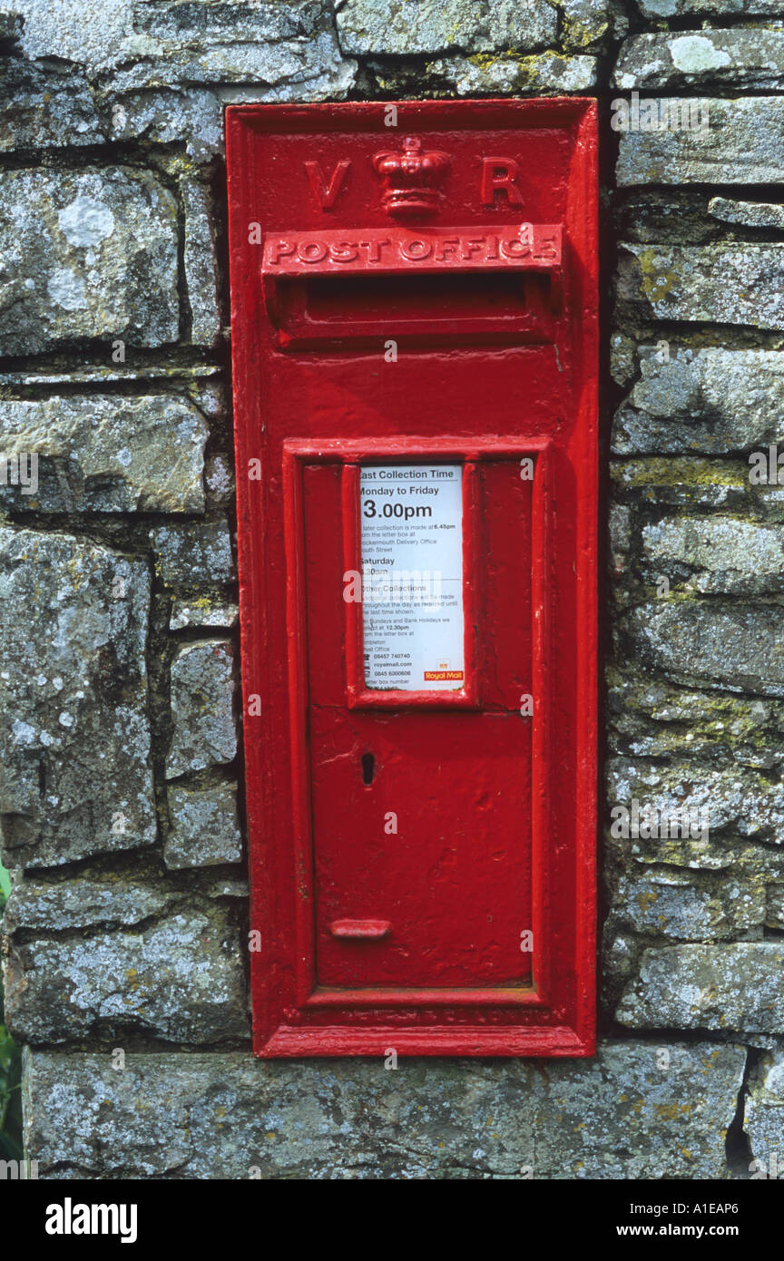 V r post box hi-res stock photography and images - Alamy