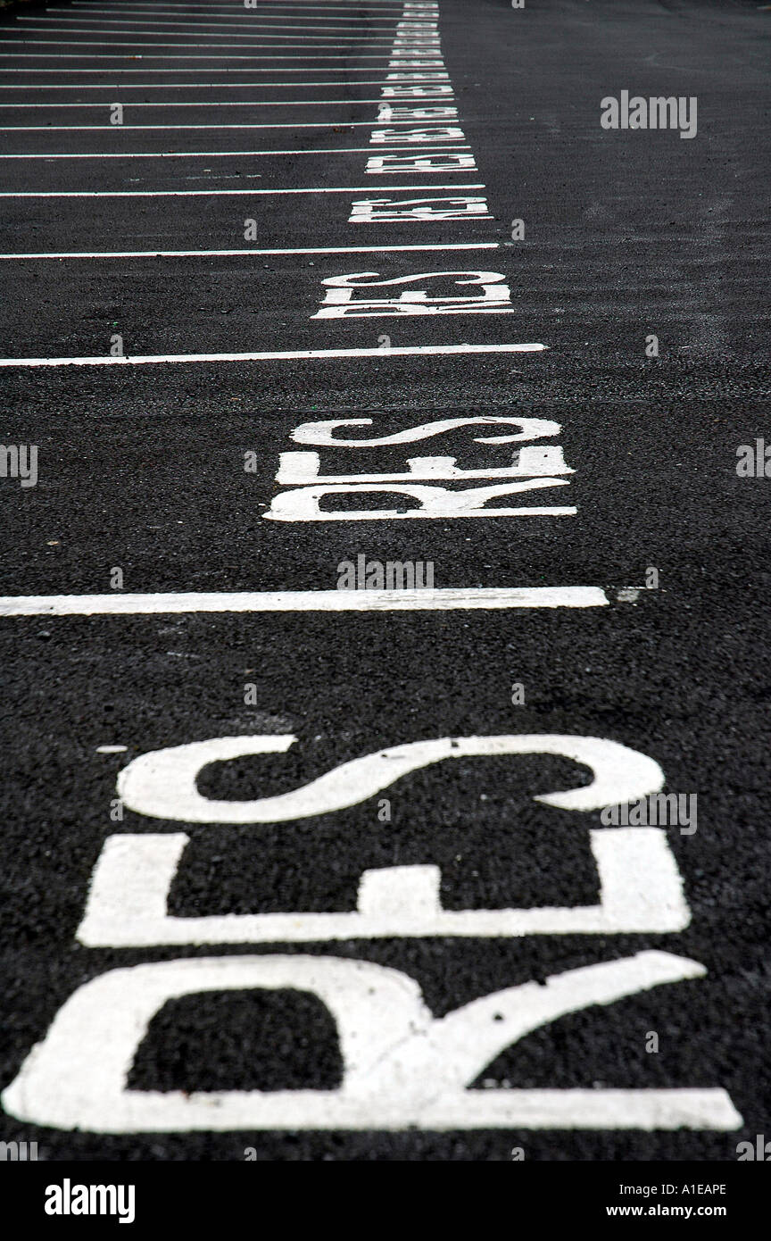 Parking area boundaries hi-res stock photography and images - Alamy