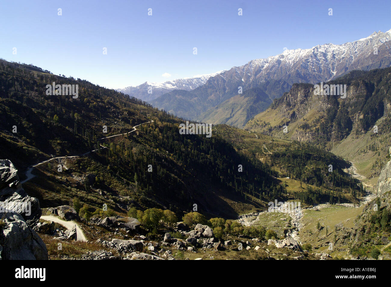 Road towards Rohtang pass at the end of Kullu Valley, Indian Himalaya ...