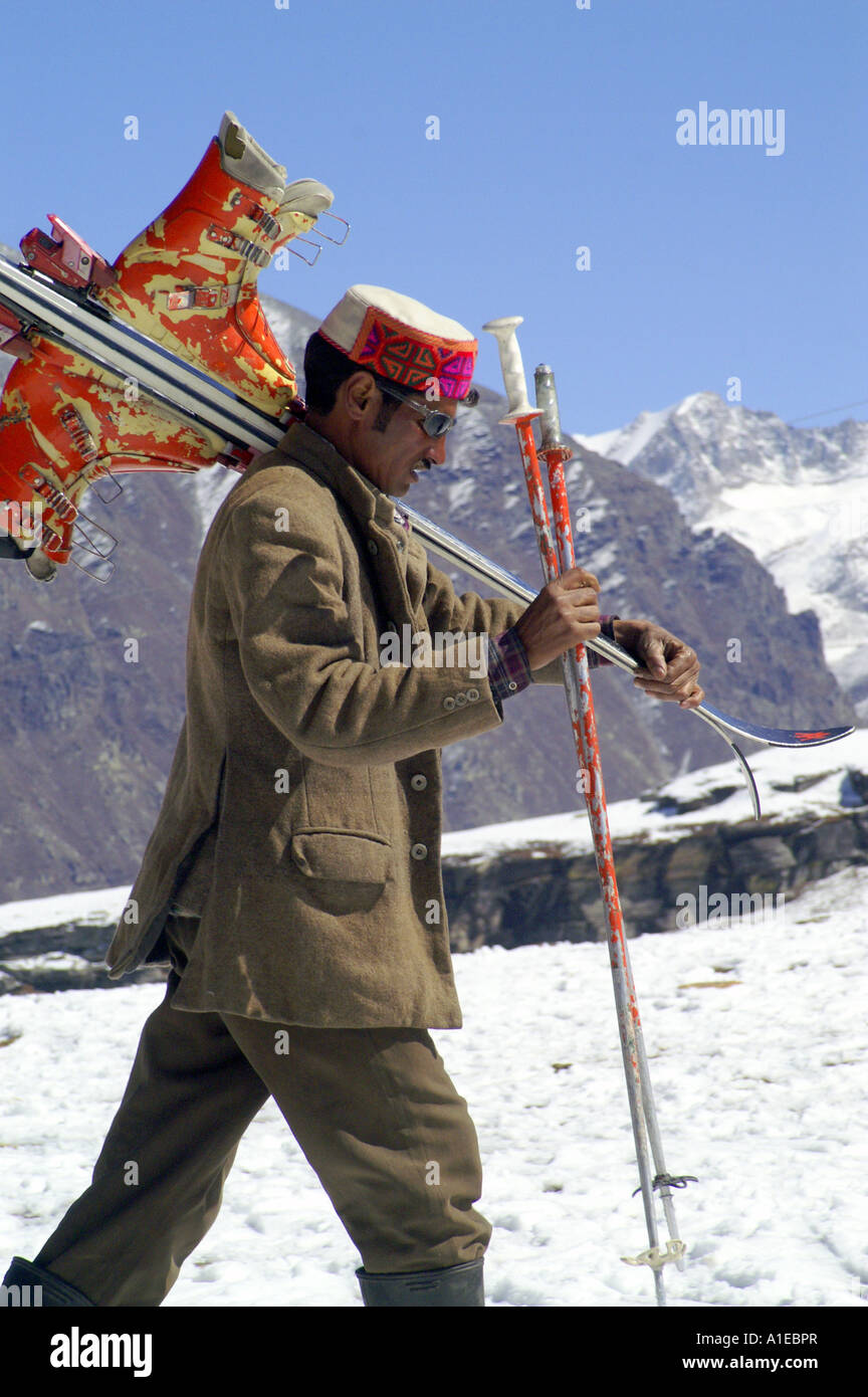 Ethnic local indian man ready skiing on snow in Rohtang pass, Indian ...