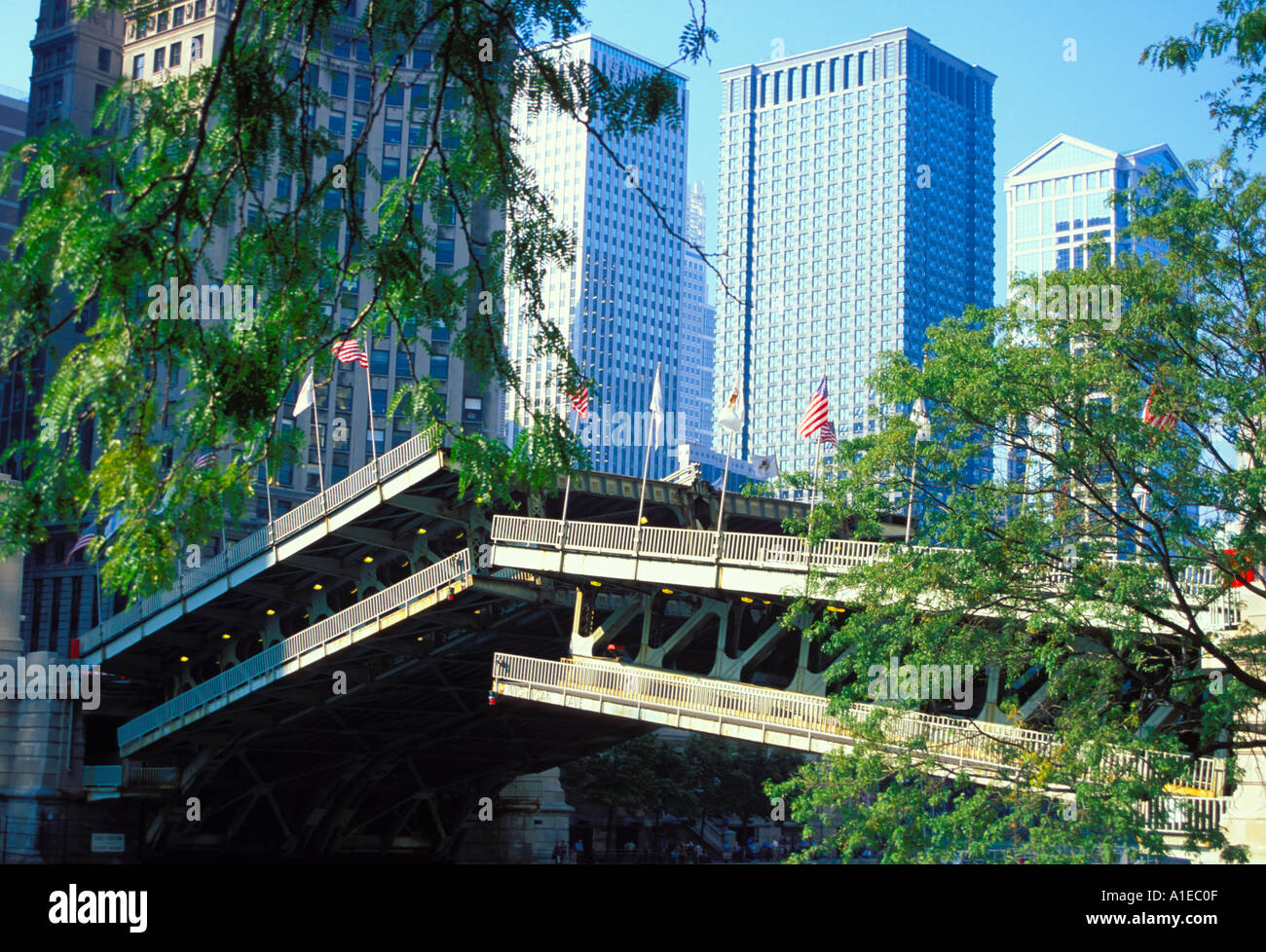Chicago Raised Michigan Avenue Bridge Stock Photo - Alamy