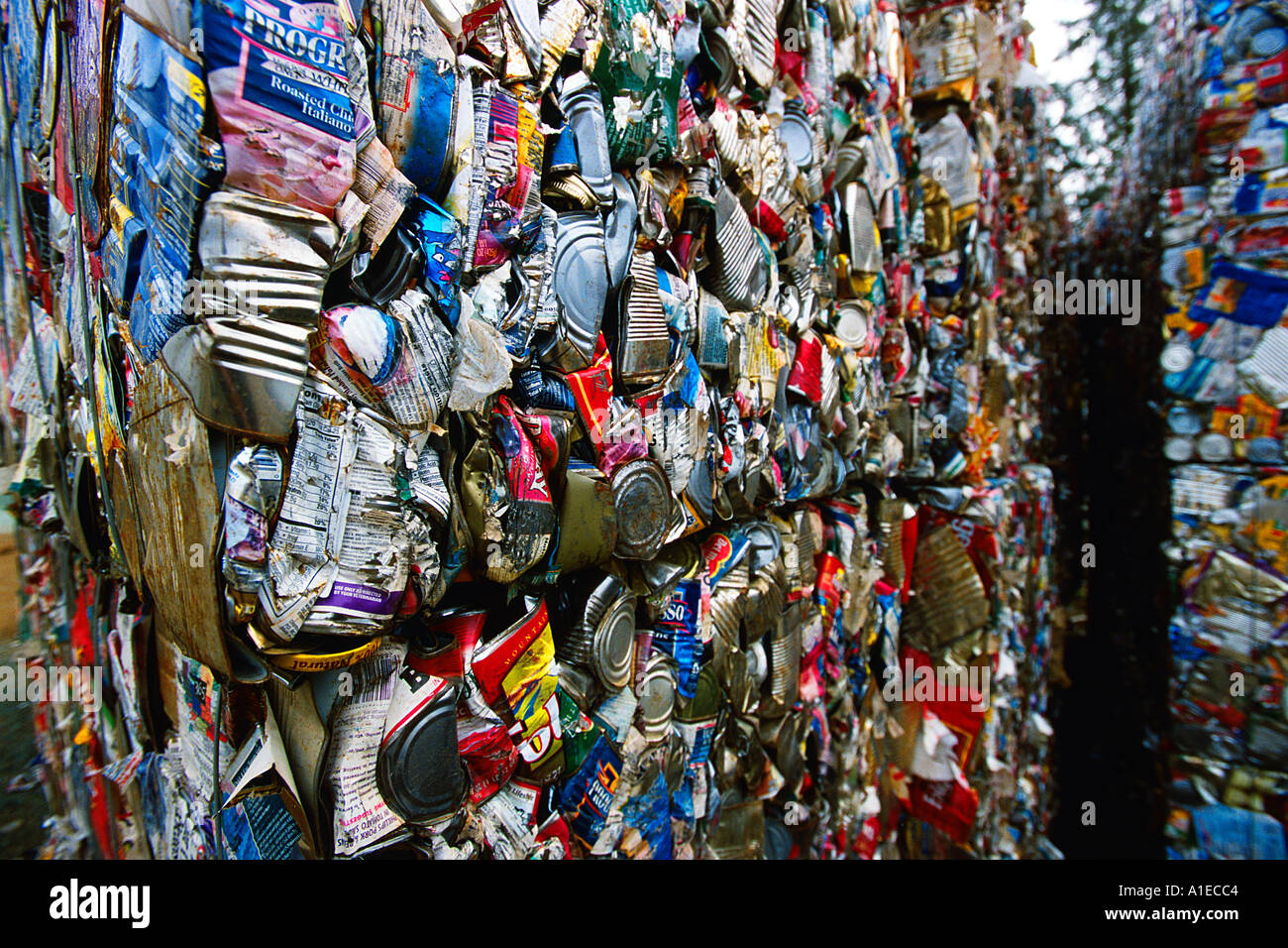 wall of trash Stock Photo - Alamy