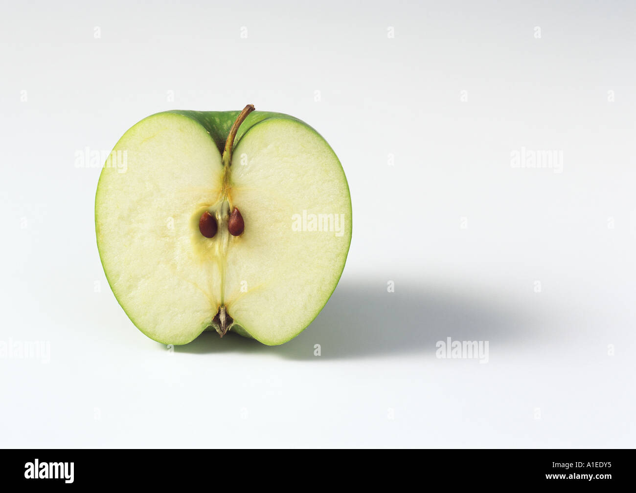 Half an apple Stock Photo - Alamy