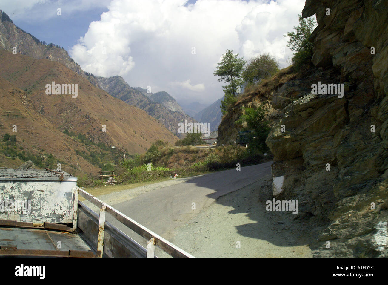 Dangerous road in Parvati Valley and bridge over Parvati River, Indian ...
