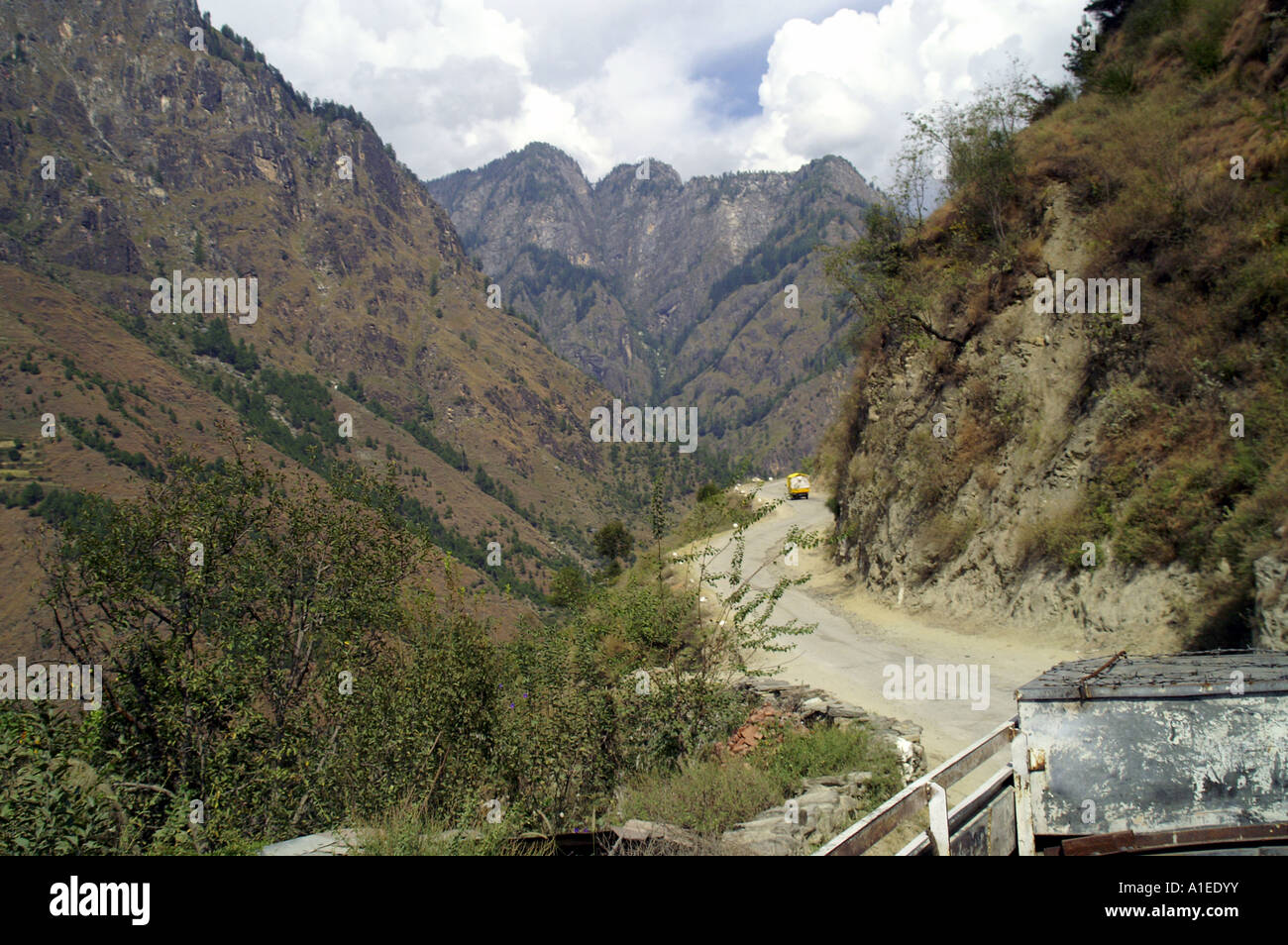 Dangerous road in Parvati Valley and bridge over Parvati River, Indian ...