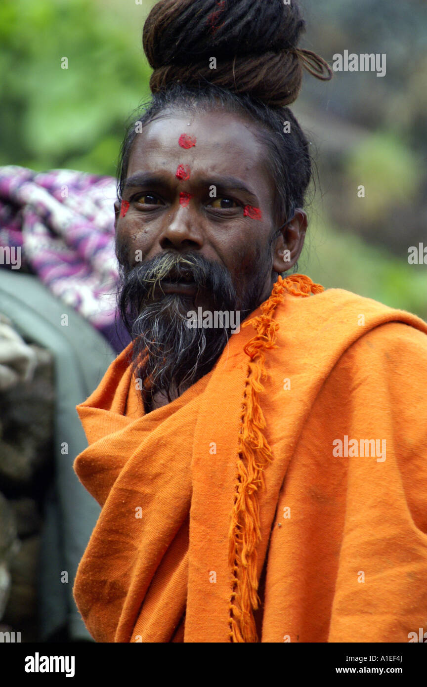 Old indian yogi sadhu holy walking at Khirganga hot springs in Parvati ...