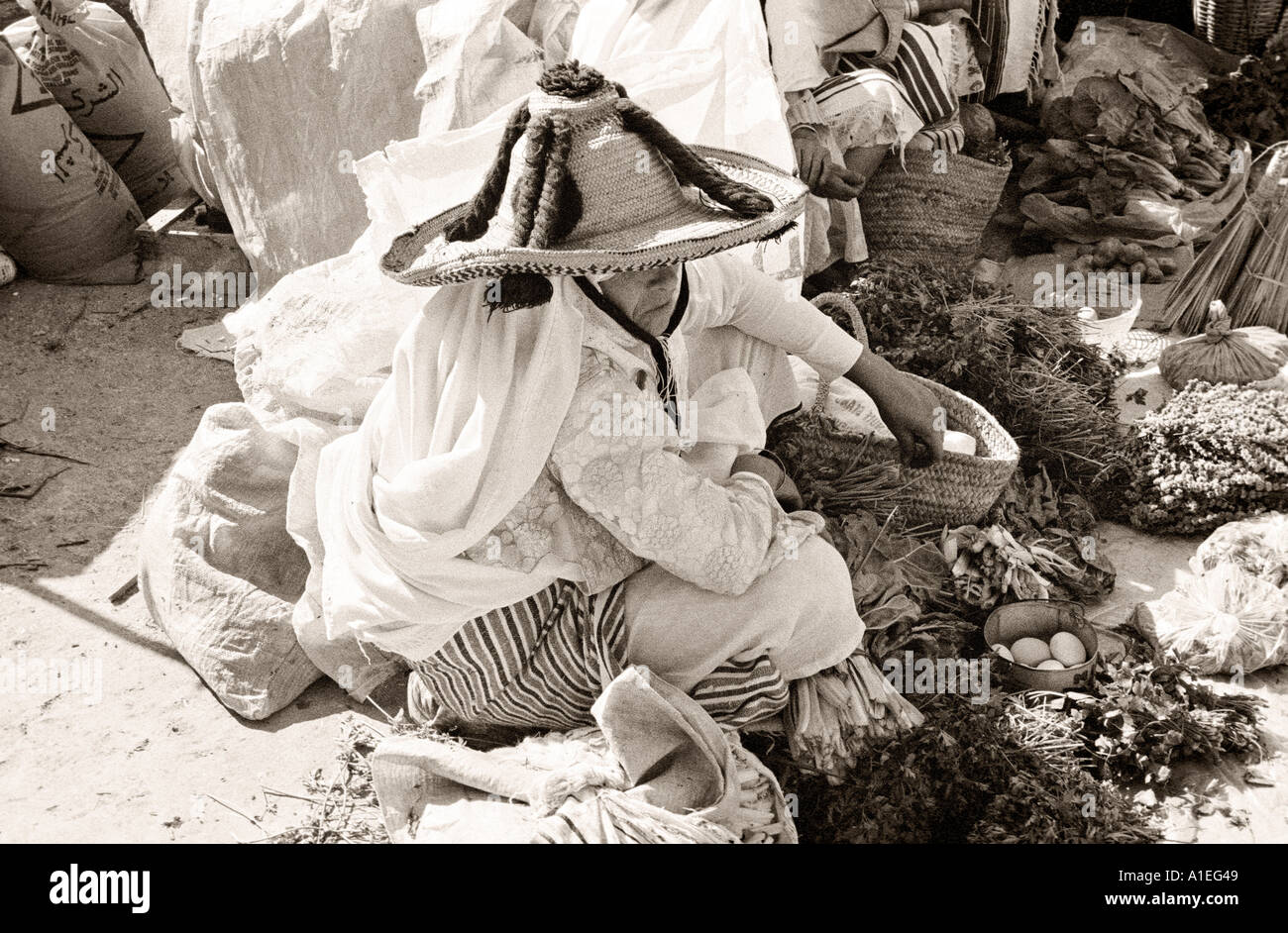 Africa morocco tangier berber women hi-res stock photography and images ...