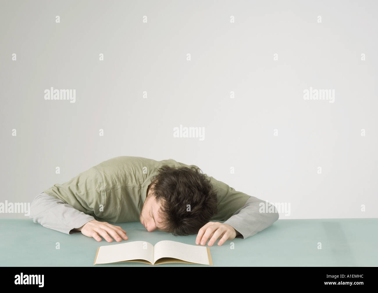 Head slumped on table hi-res stock photography and images - Alamy