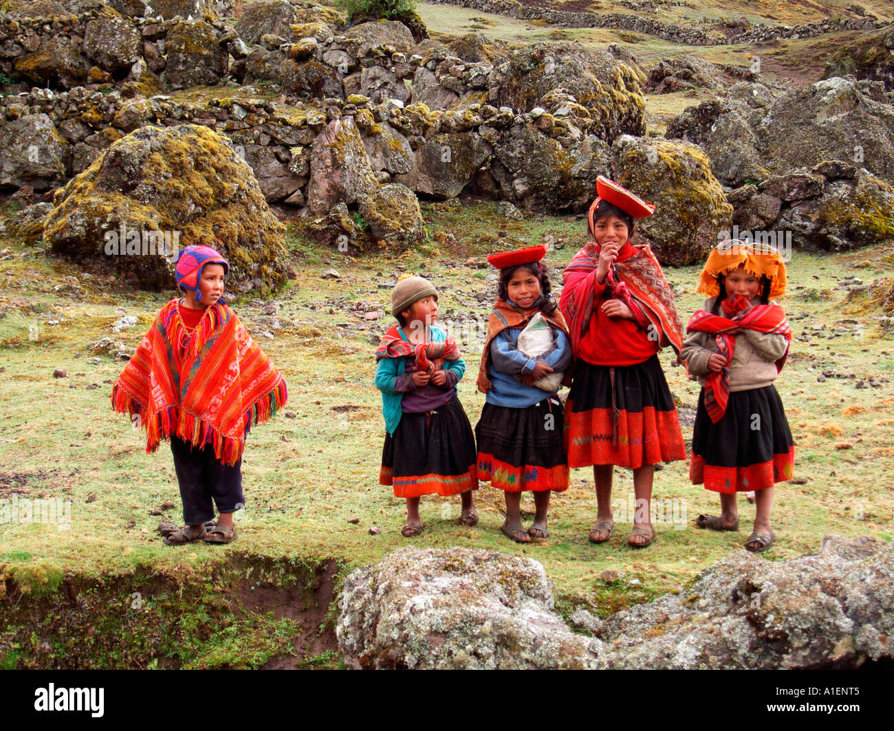 Peruvian girls in traditional dress hi-res stock photography and images ...
