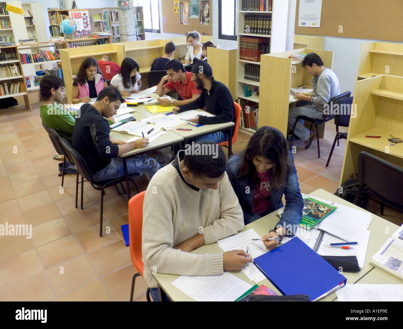 Multicultural groups hi-res stock photography and images - Alamy