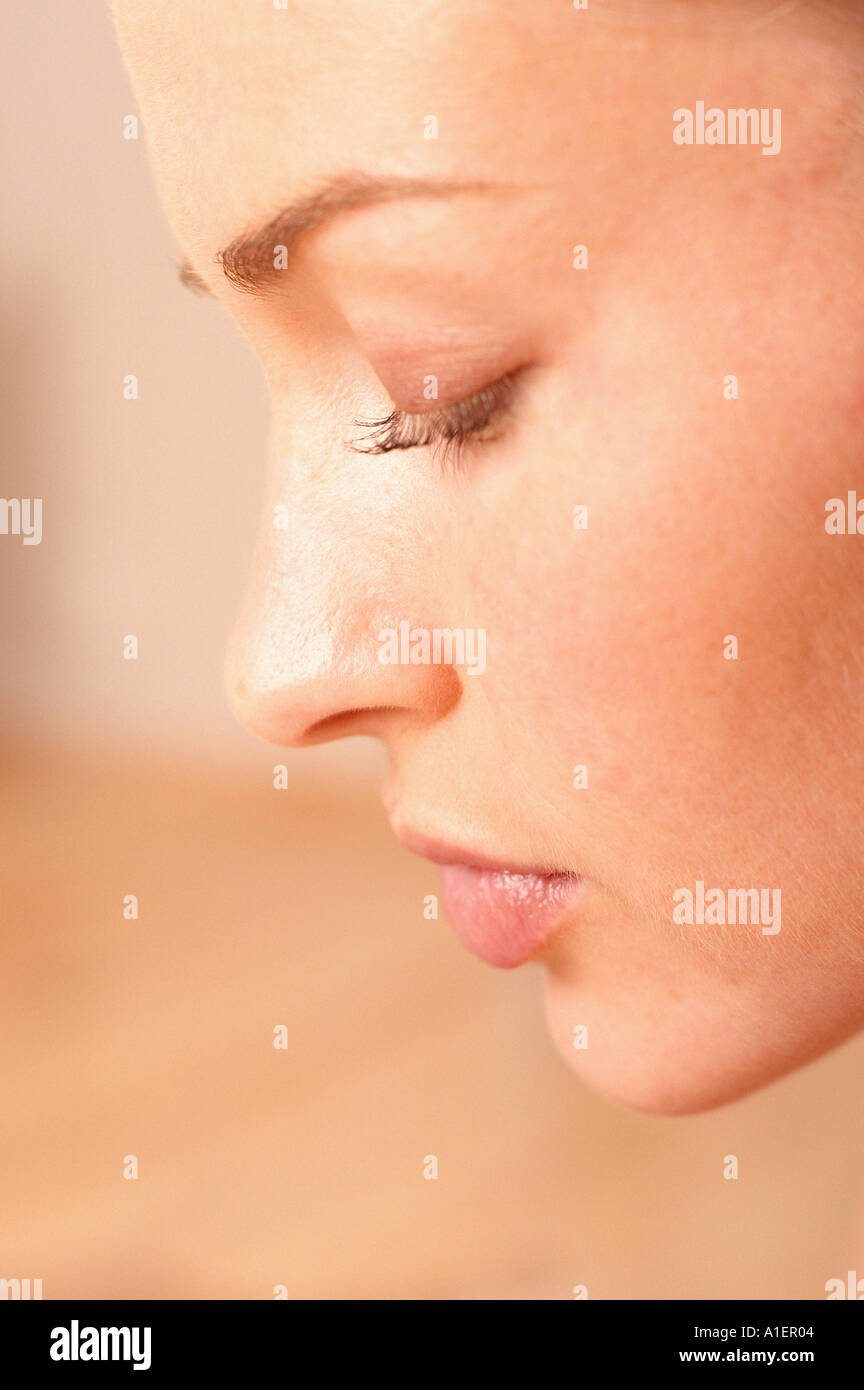 Side profile women body skin hi-res stock photography and images - Alamy