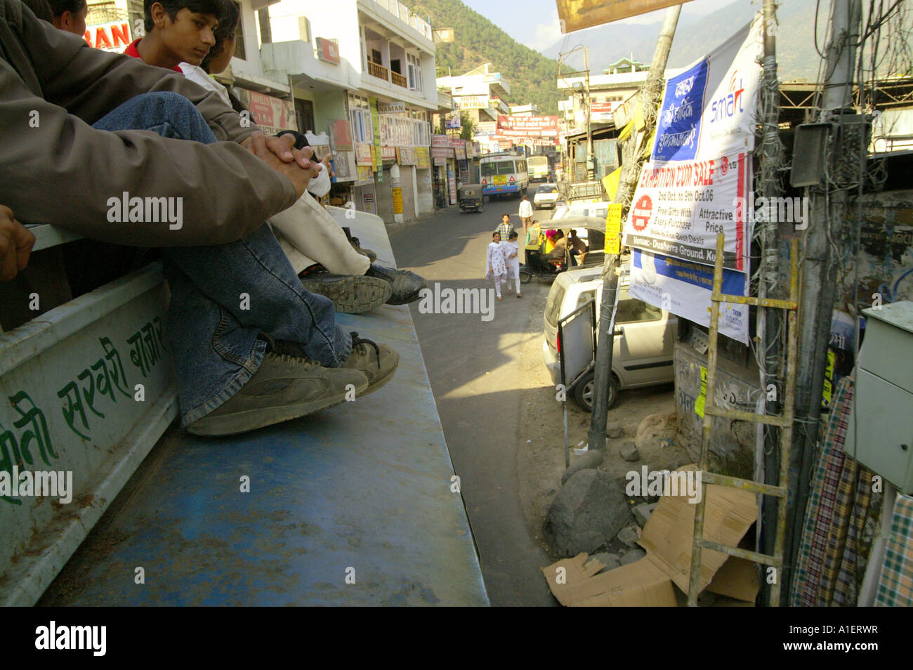 Crowds travelling on roof of overfull bus, Kullu town streets in India ...
