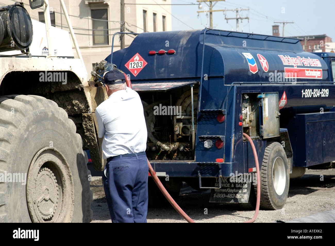 Refueling heavy construction equipment hi-res stock photography and ...