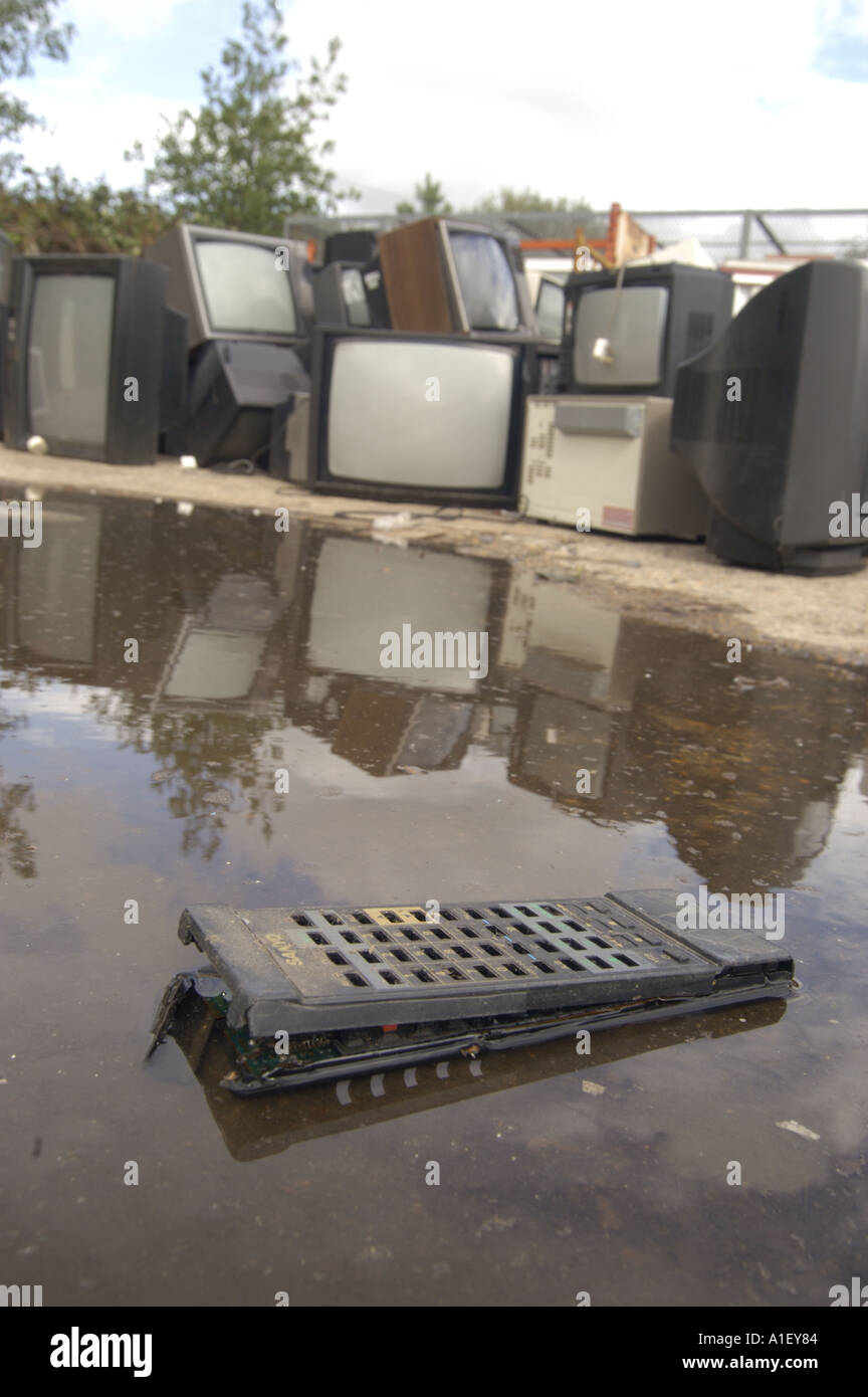 Broken tv, water hi-res stock photography and images - Alamy