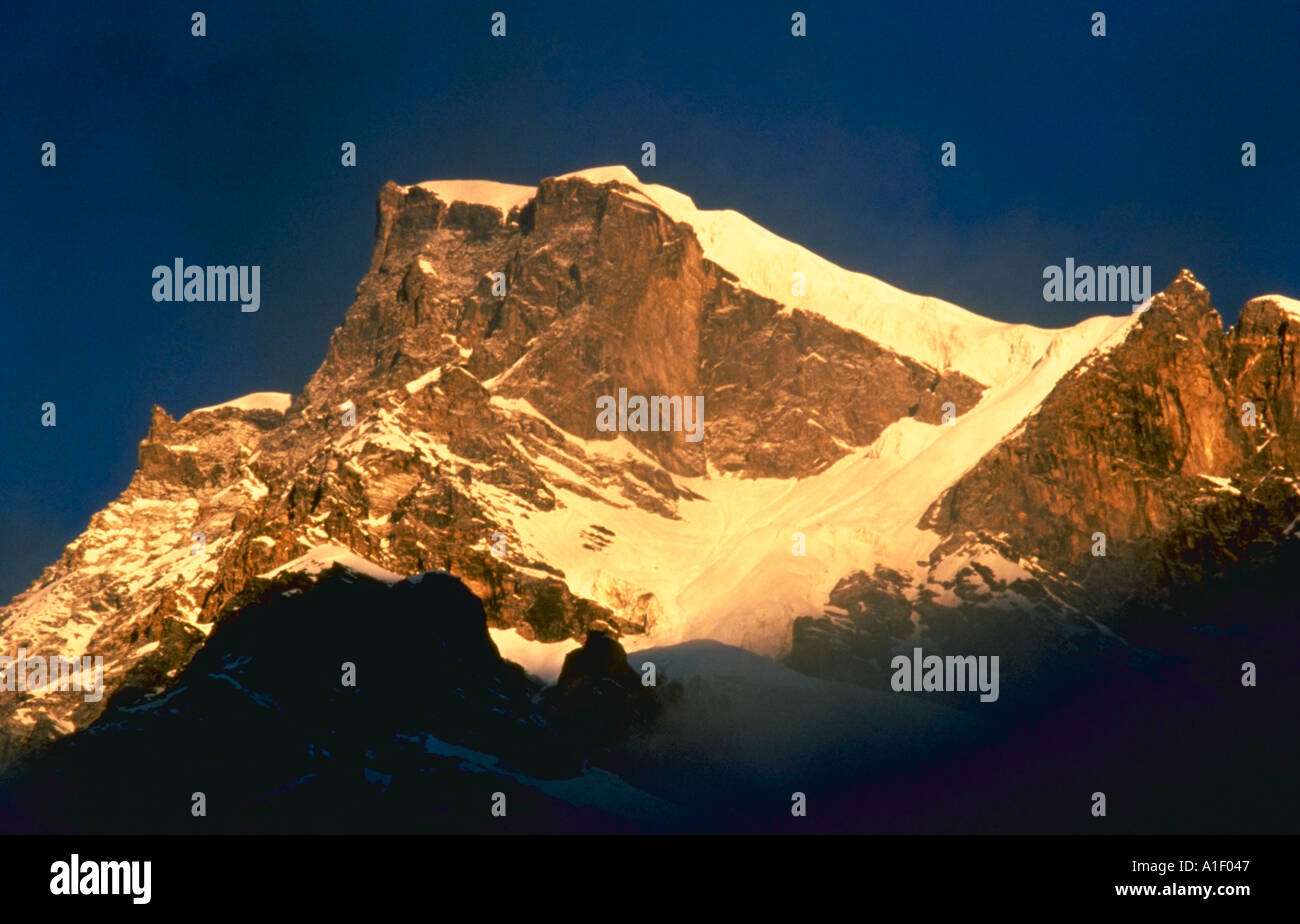 Snow covered Himalaya Mountains India Stock Photo - Alamy
