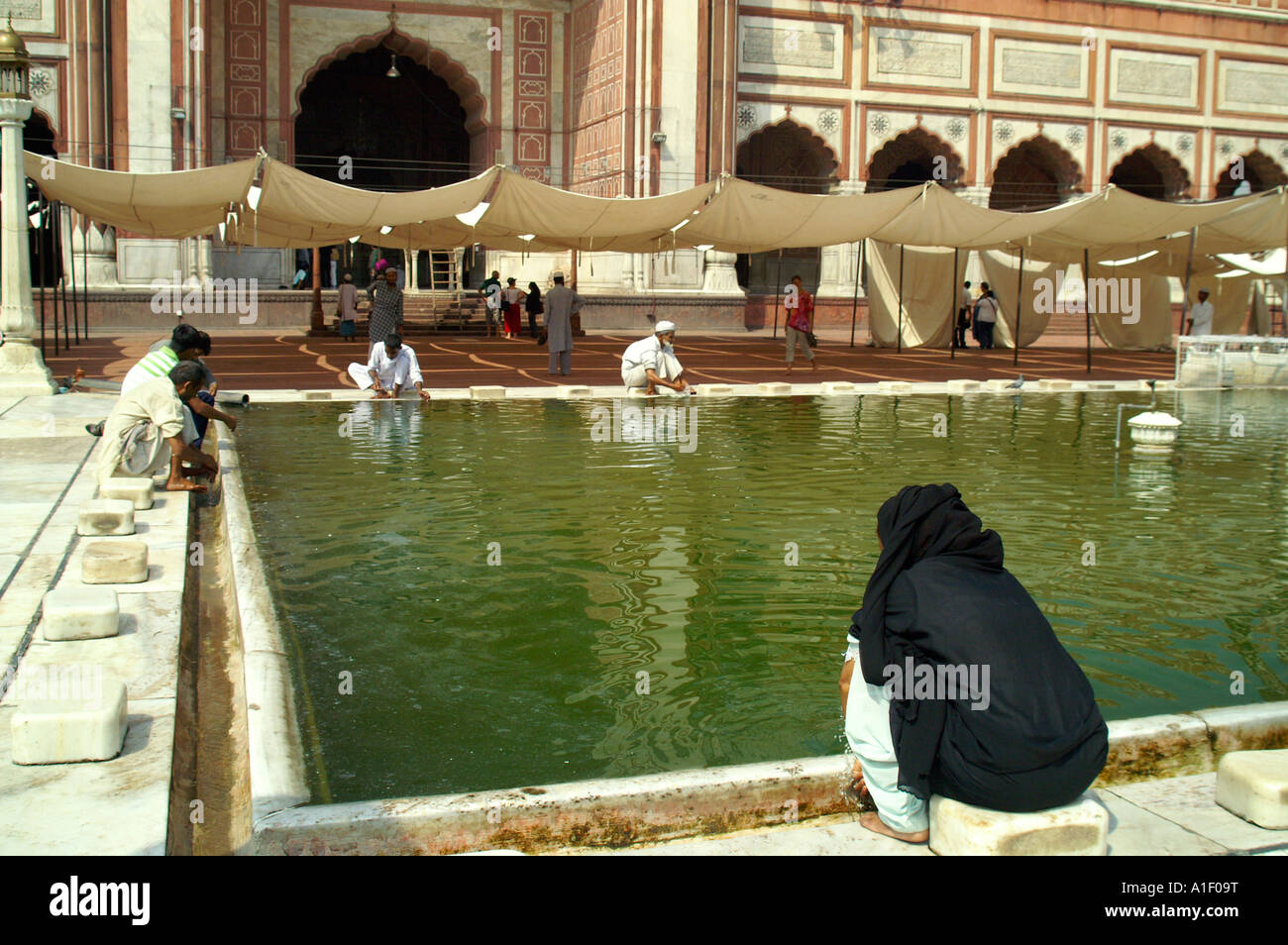Jama Masjid mosque in New Delhi, pool Stock Photo - Alamy