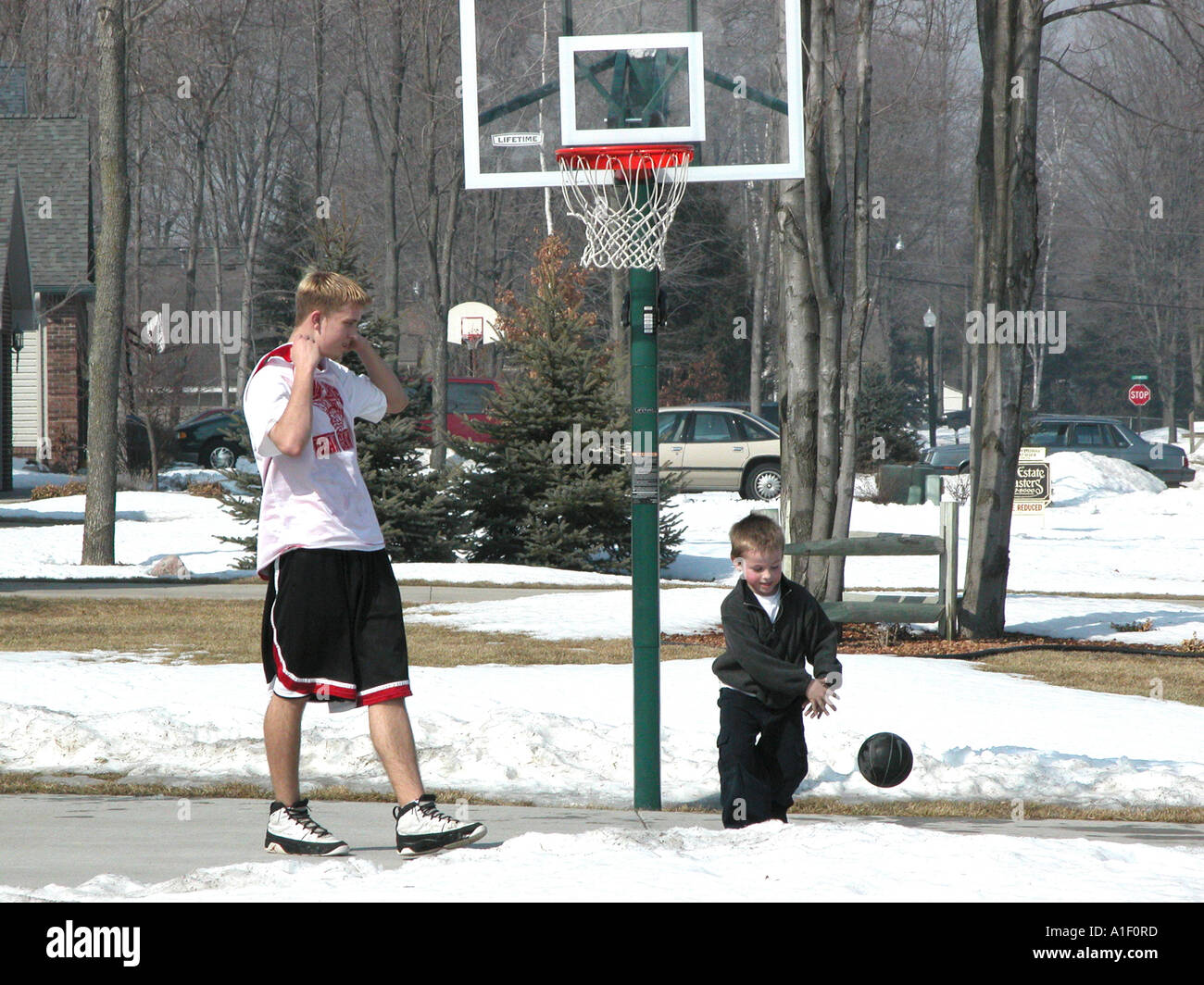 African american brothers basketball hi-res stock photography and ...