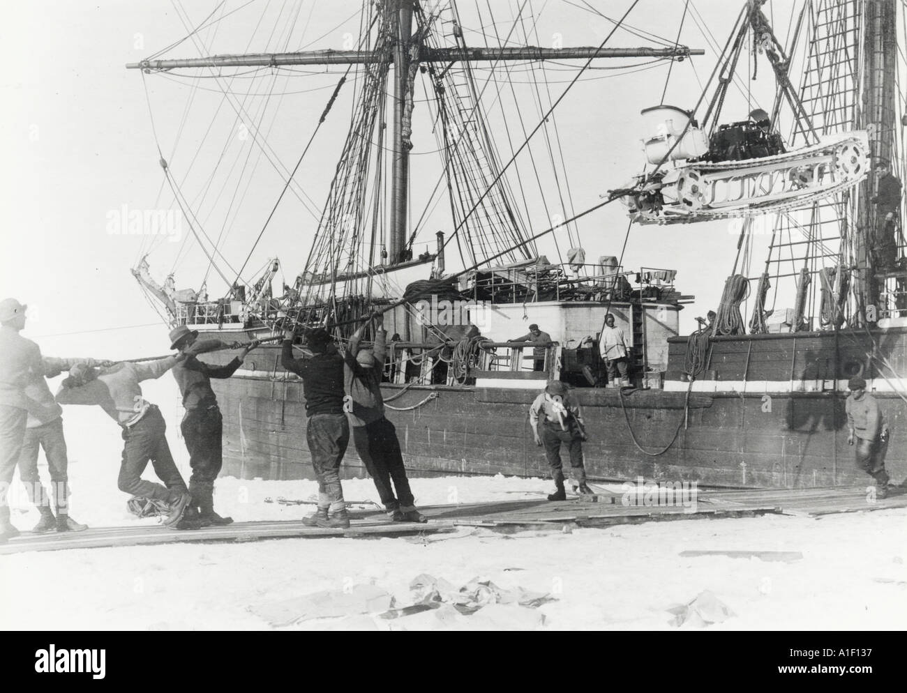 Motor sledge hi-res stock photography and images - Alamy