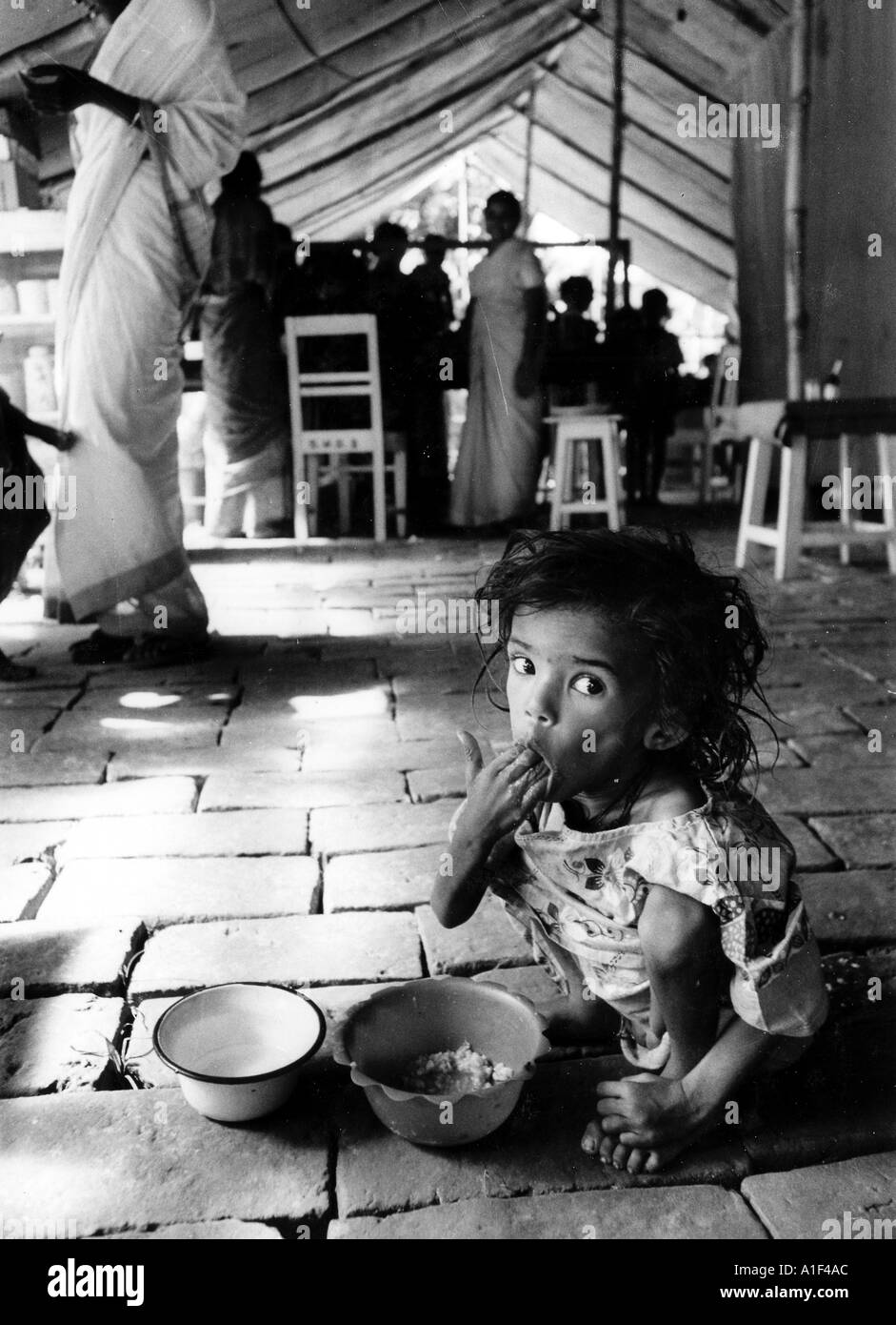 Starving Bengali child at SCF feeding centre near Calcutta Nov 1971 ...