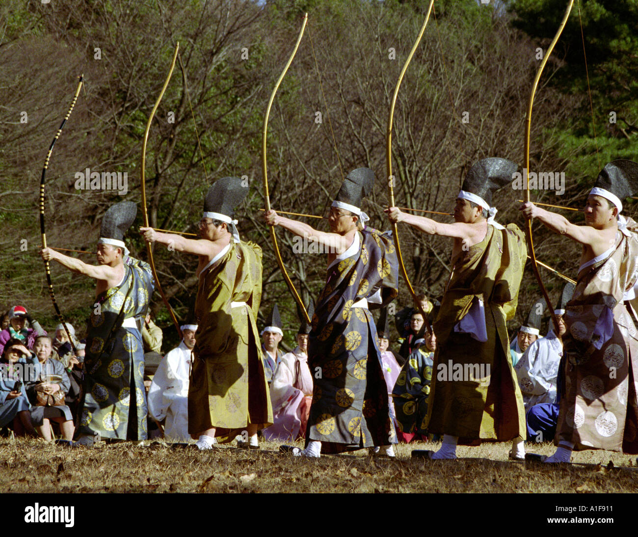 Kyudo hi-res stock photography and images - Alamy