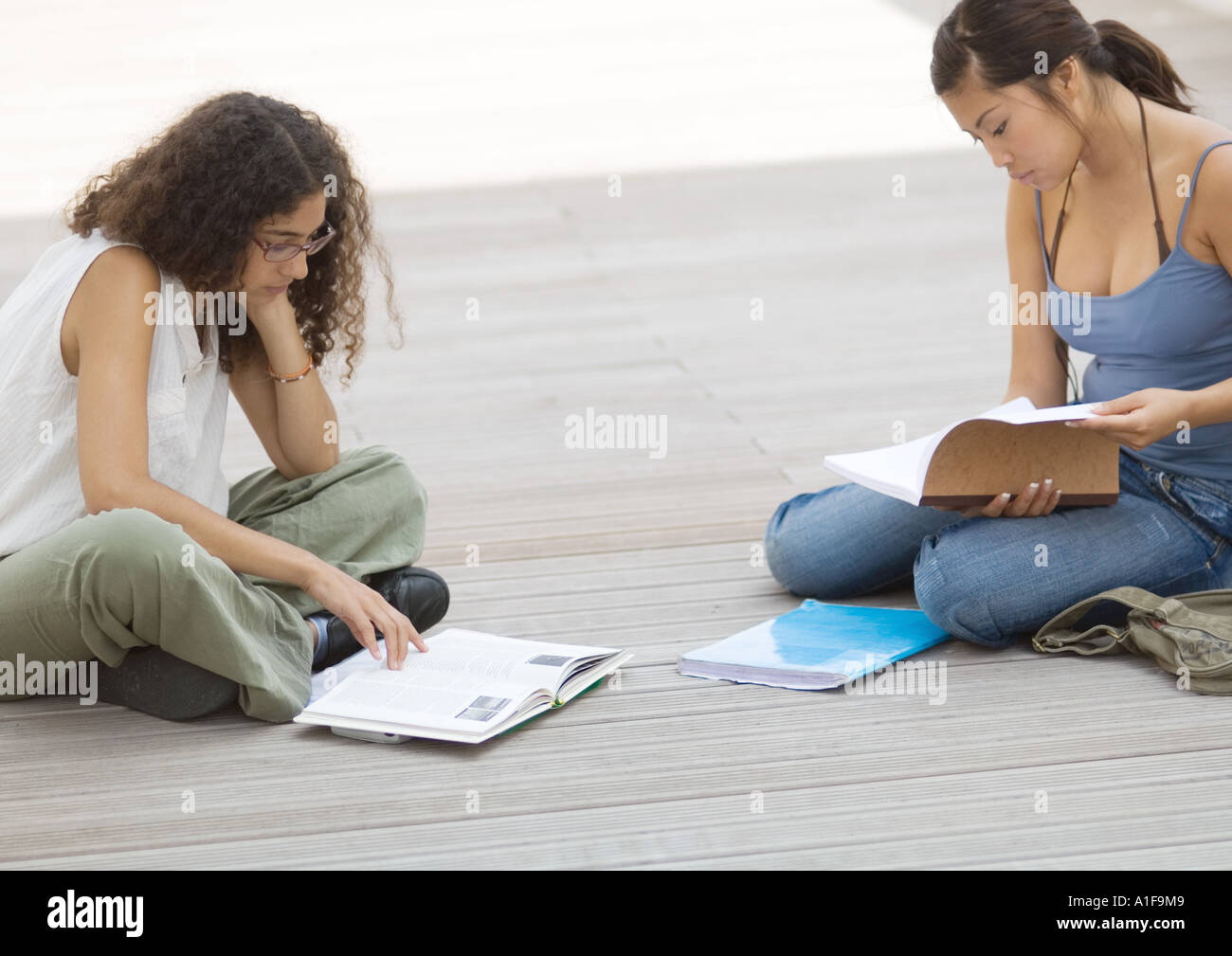 Group indian women sitting on ground hi-res stock photography and ...