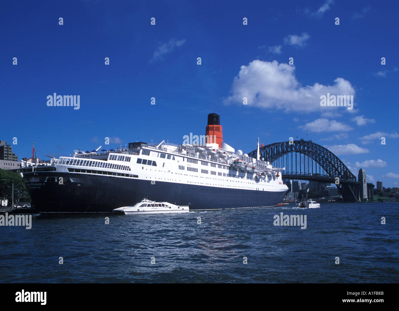 Qe2 hi-res stock photography and images - Alamy