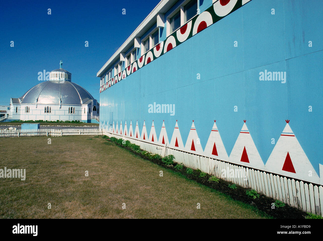 Inuit igloo canada hi-res stock photography and images - Alamy
