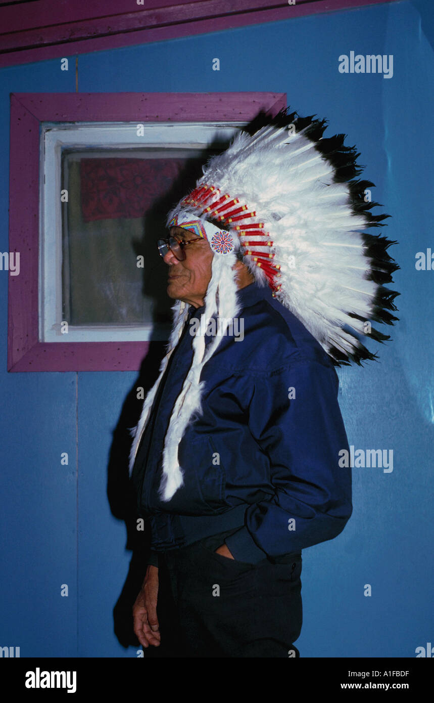 Headdress chief canada hi-res stock photography and images - Alamy