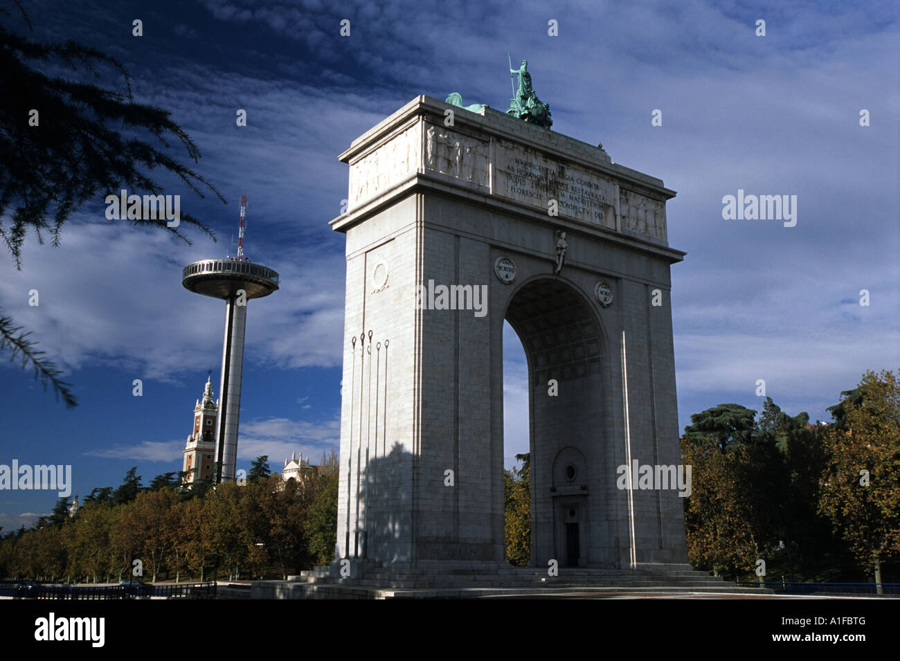 Victory arch of madrid hi-res stock photography and images - Alamy