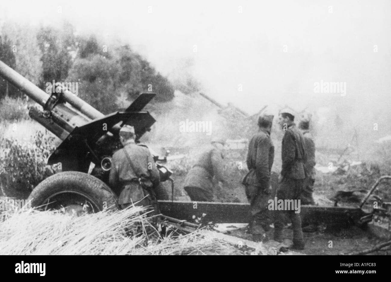 Machine gun crew on hi-res stock photography and images - Alamy
