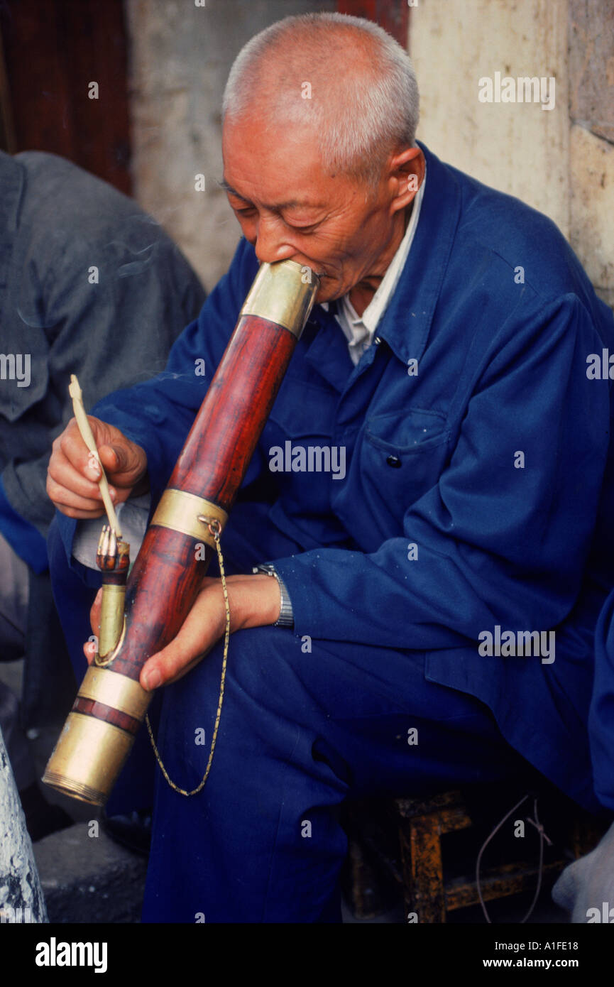 Long smoking pipe hi-res stock photography and images - Alamy
