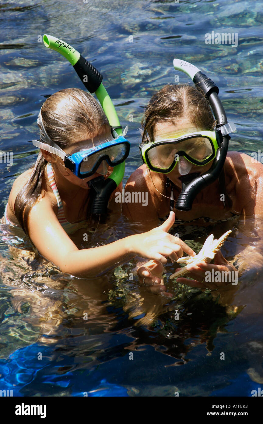 Mother daughter snorkeling hi-res stock photography and images - Alamy