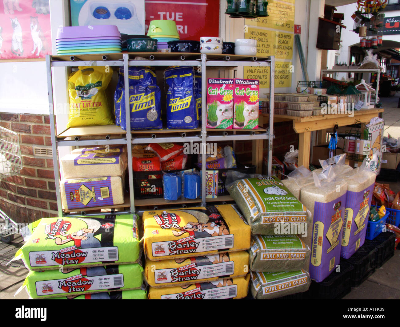 Dog food packages hi-res stock photography and images - Alamy