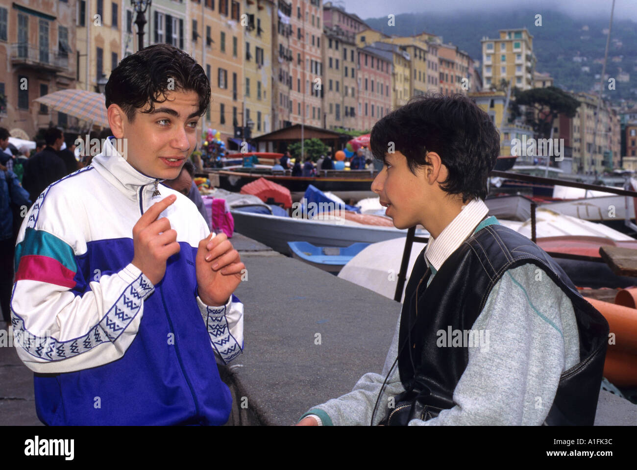 Teens hanging out in italy hi-res stock photography and images - Alamy