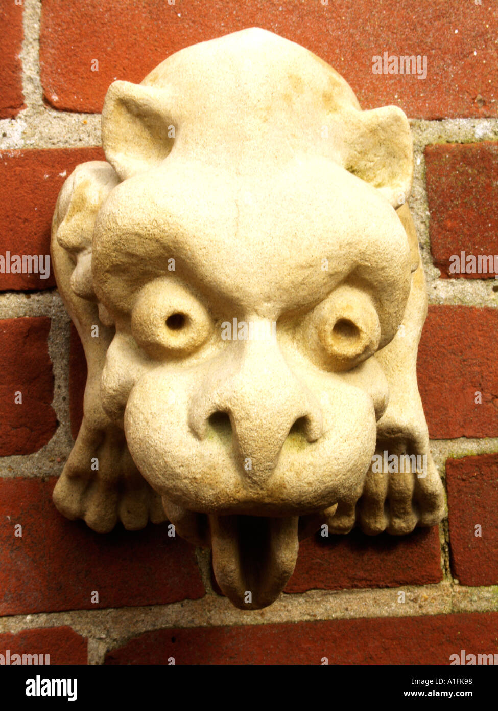 Garden wall gargoyle hi-res stock photography and images - Alamy