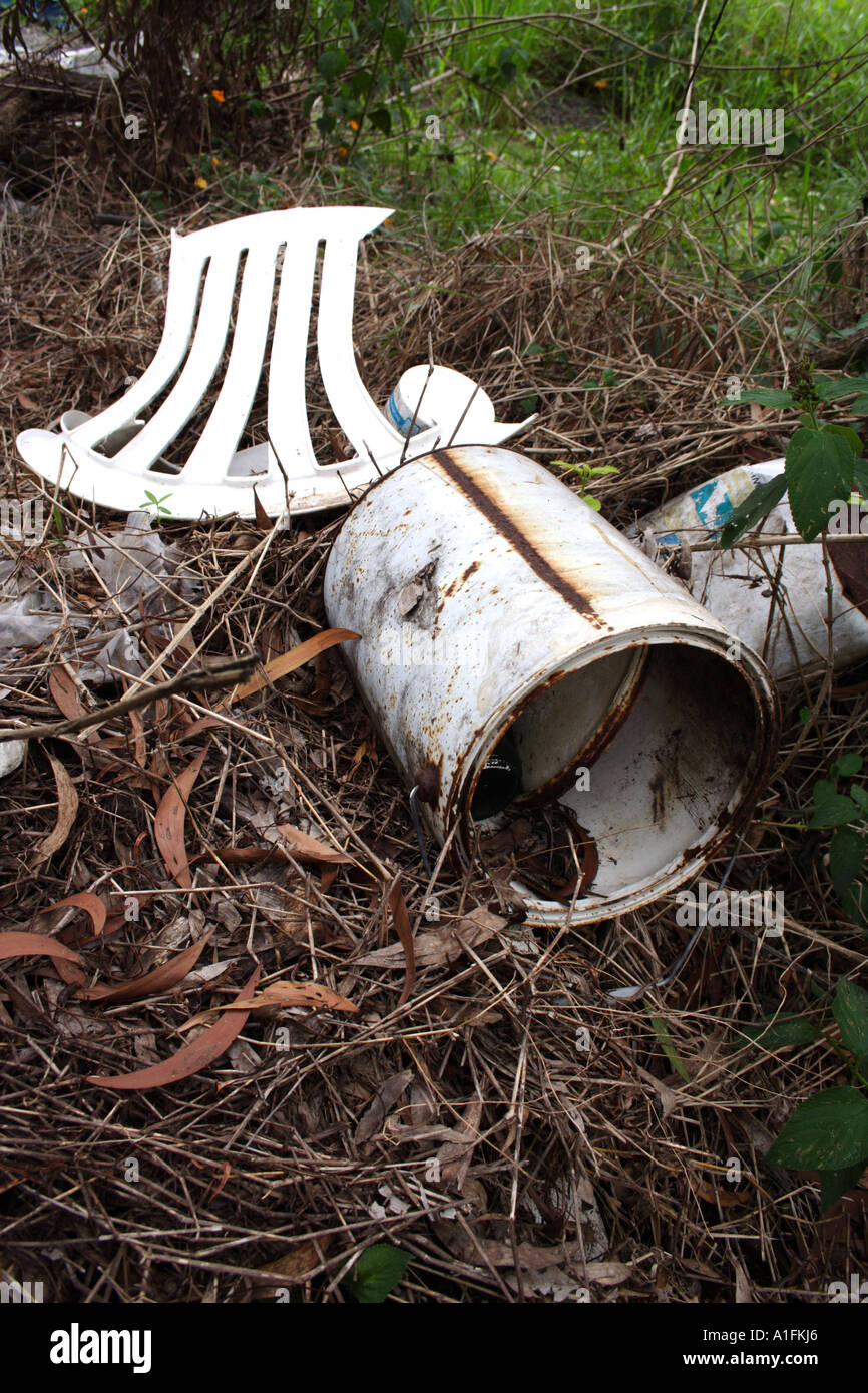 OLD JUNK DUMPED IN THE BUSH Stock Photo - Alamy