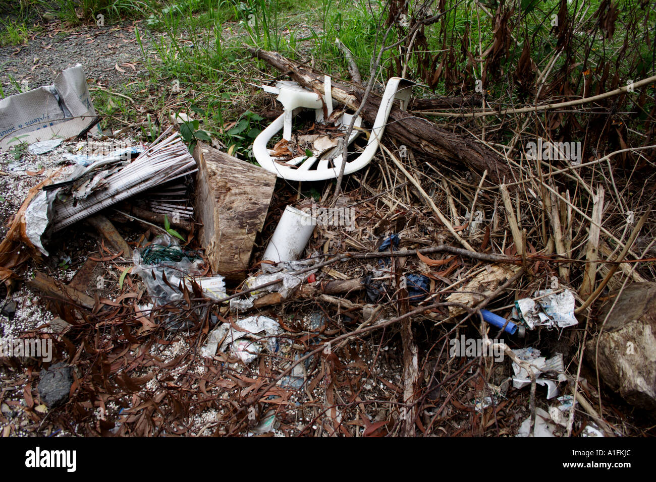 OLD JUNK DUMPED IN THE BUSH Stock Photo - Alamy