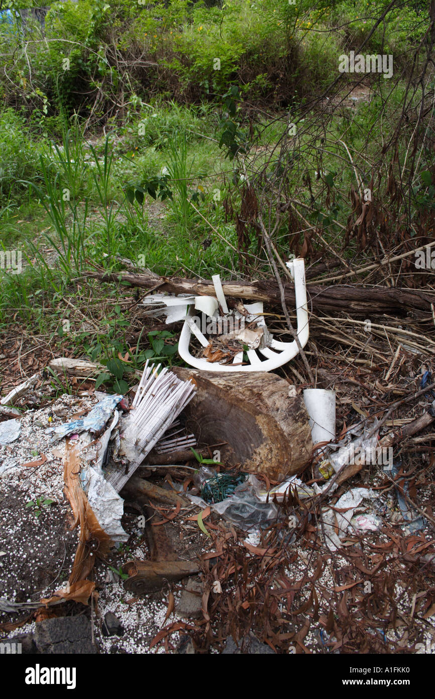 OLD JUNK DUMPED IN THE BUSH Stock Photo - Alamy
