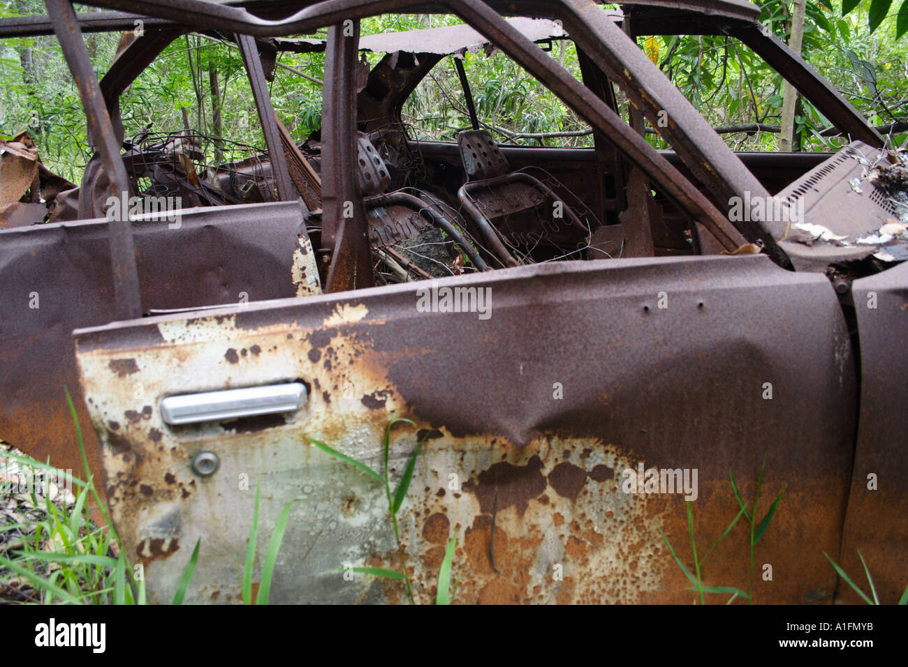 RUSTY OLD CARS DUMPED IN THE BUSH Stock Photo - Alamy