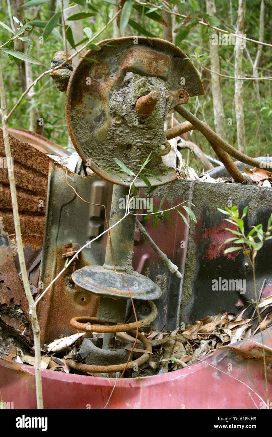 RUSTY OLD CARS DUMPED IN THE BUSH Stock Photo - Alamy