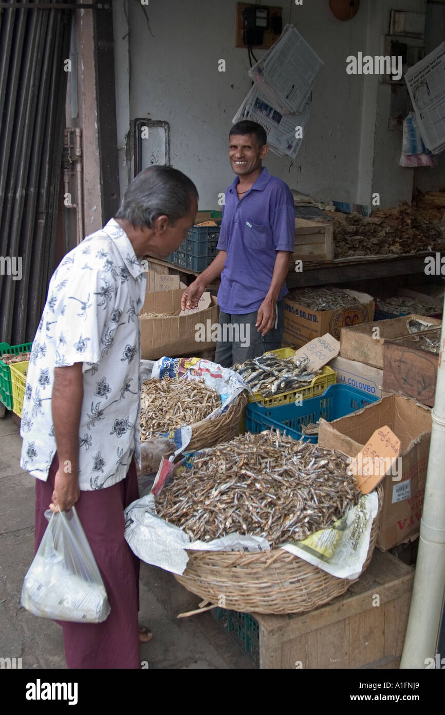 Buying food market sri lanka hi-res stock photography and images - Alamy