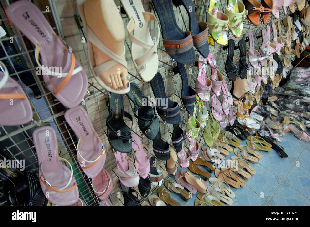 Shoe market bangkok hi-res stock photography and images - Alamy