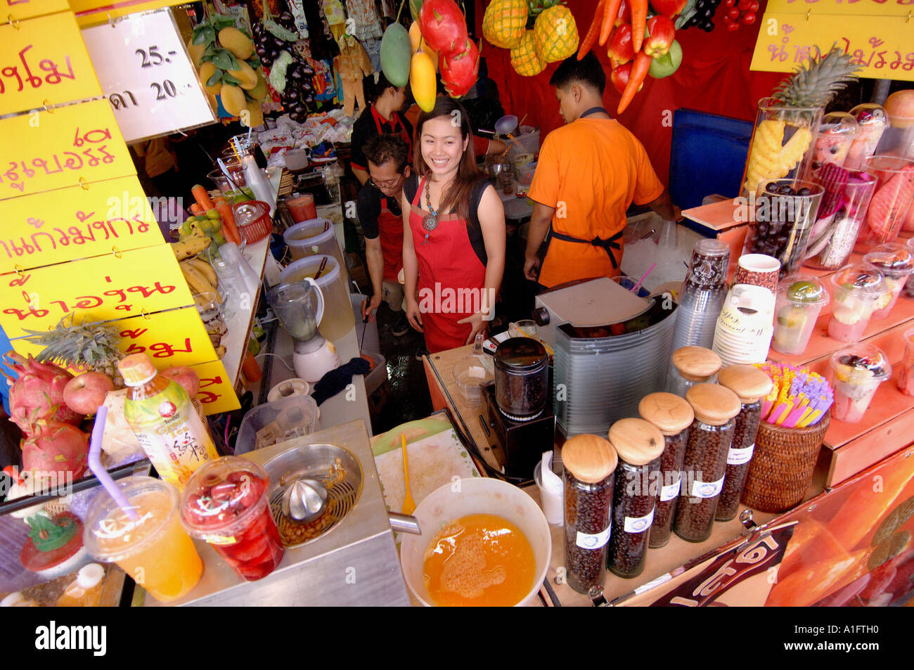 Fresh fruit drink stall Chatuchak weekend market Bangkok Thailand Stock ...