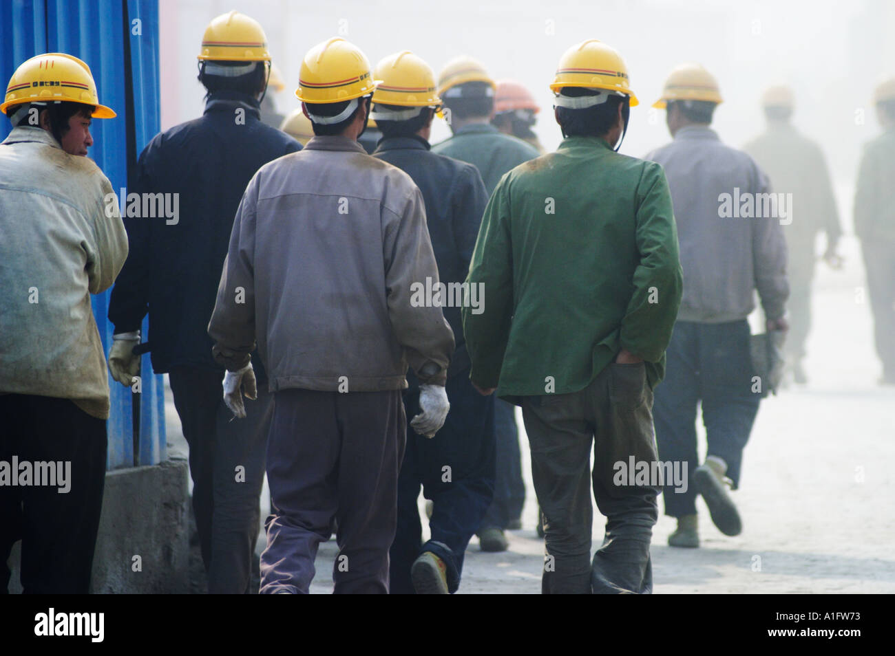 Migrant workers hi-res stock photography and images - Alamy