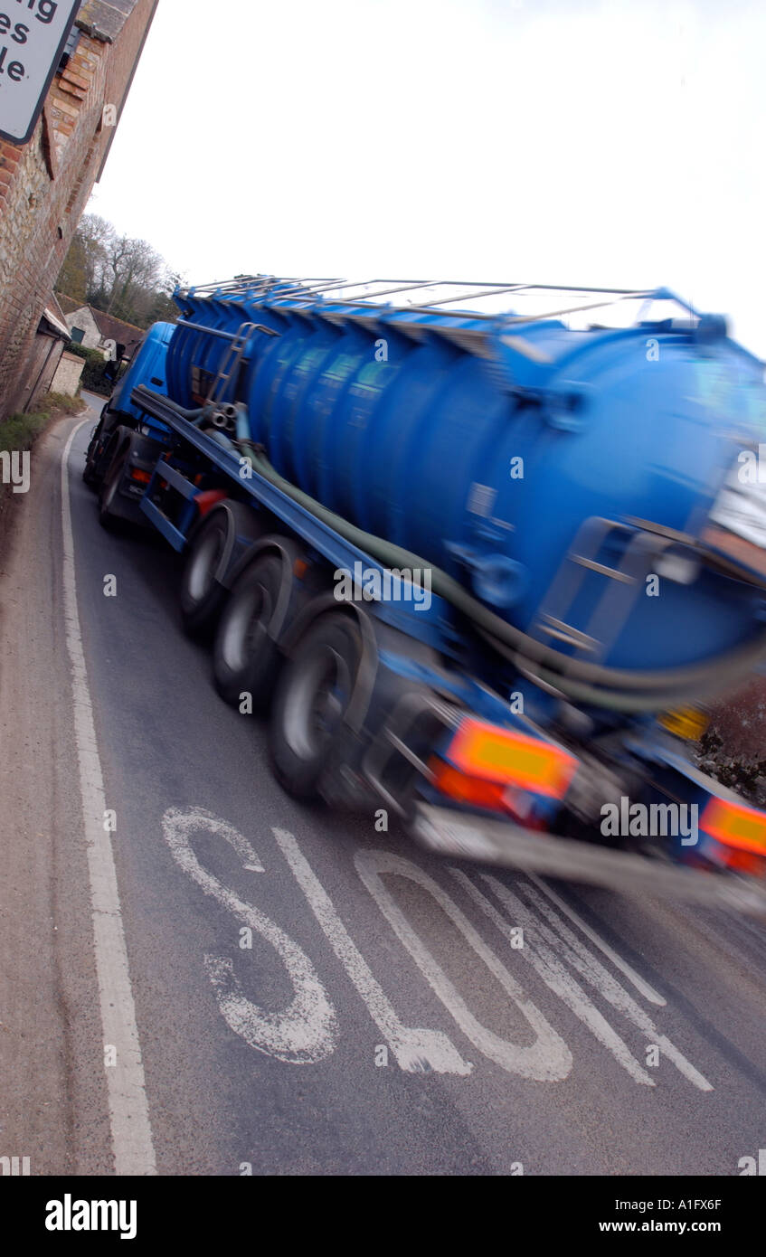 Small articulated lorry hi-res stock photography and images - Alamy