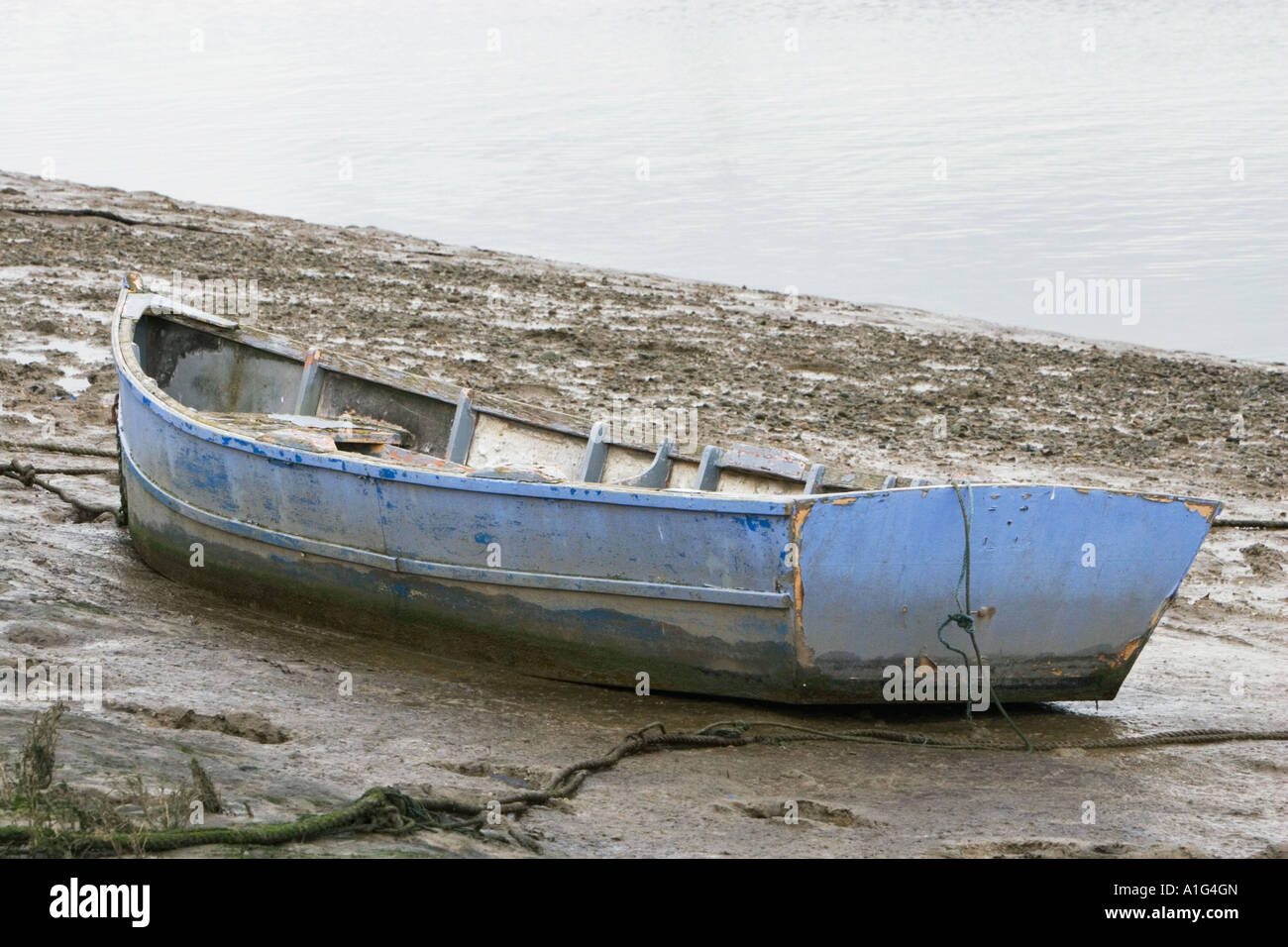 Beached rowboat on mud Maldon England Stock Photo - Alamy