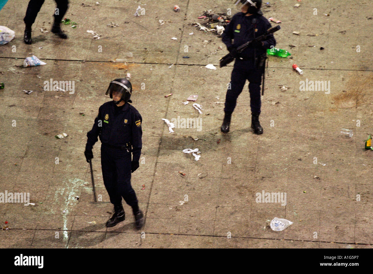 Riot police in action Stock Photo - Alamy