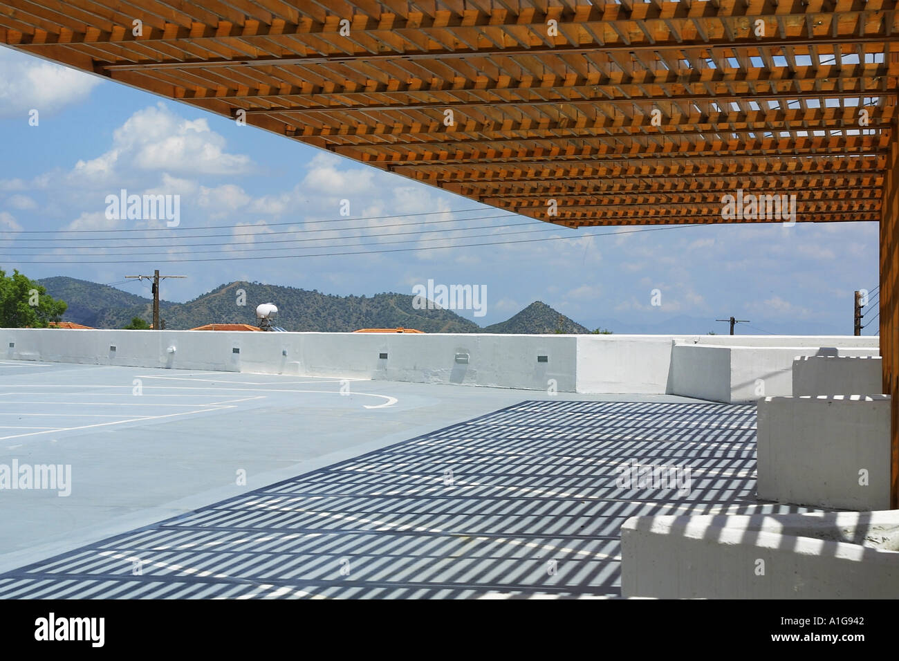 Grill flooring hi-res stock photography and images - Alamy
