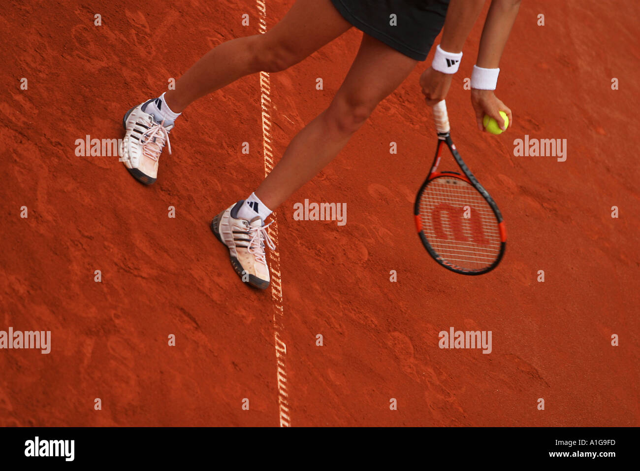 Legs concealed hi-res stock photography and images - Alamy