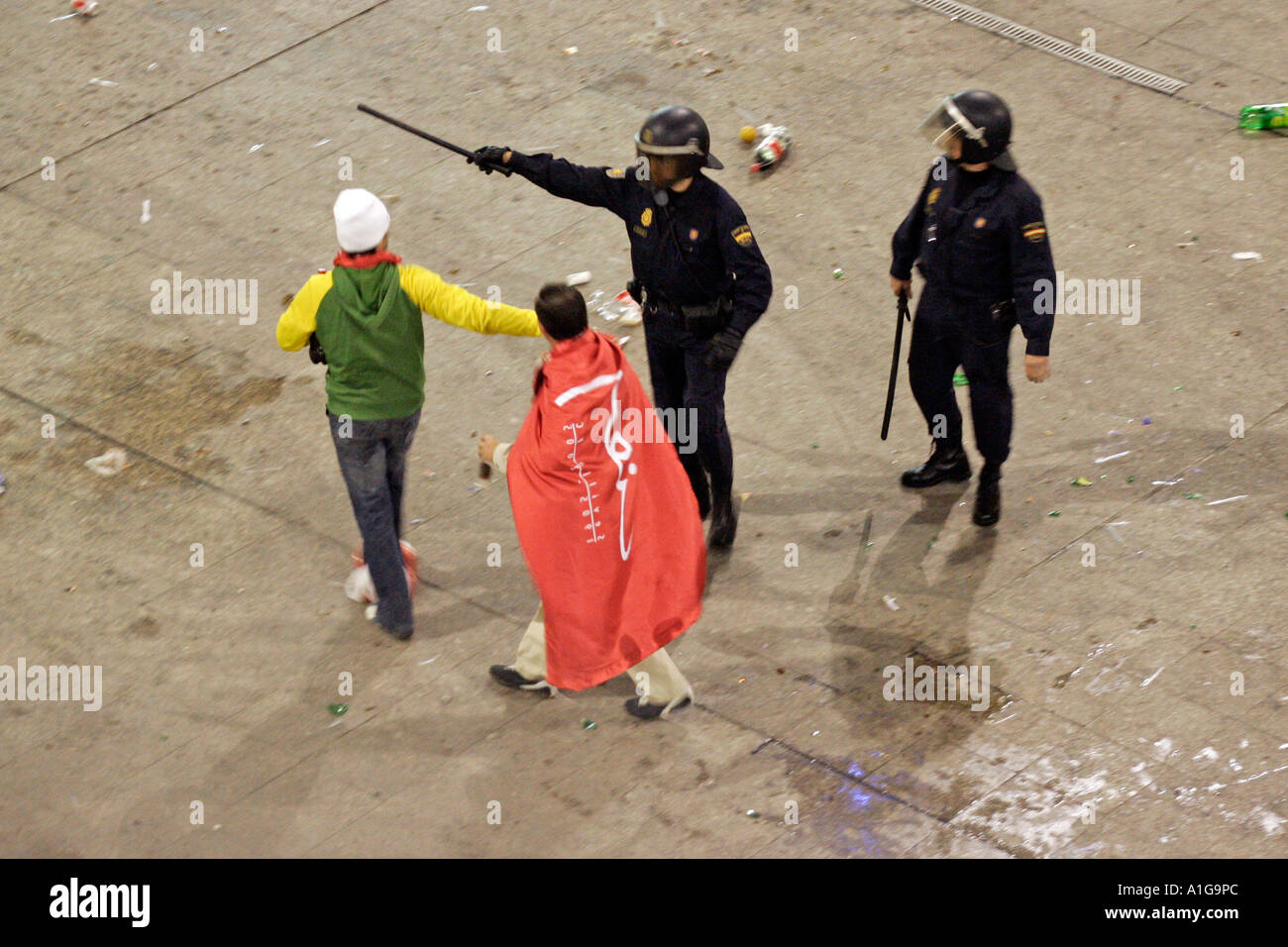 Riot police in action Stock Photo - Alamy